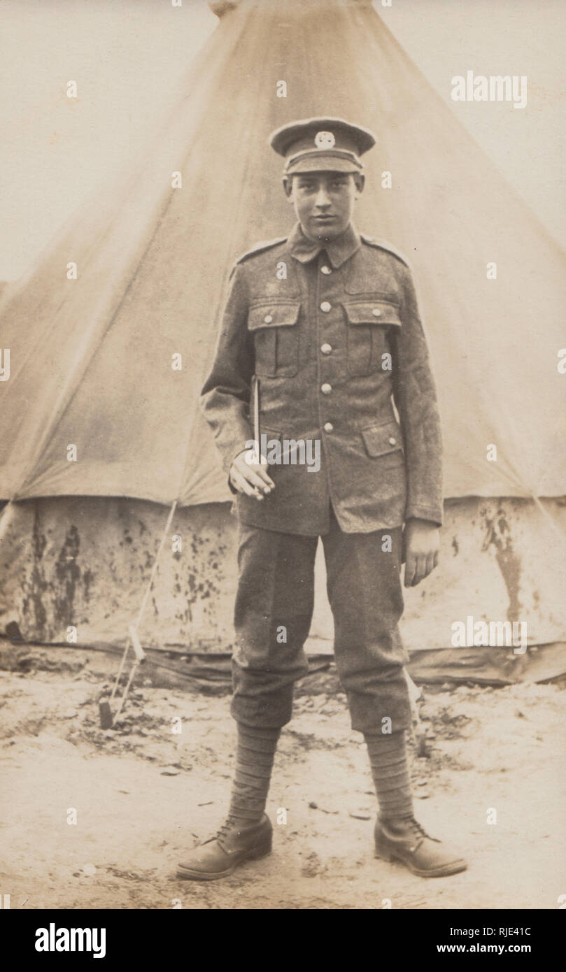 Boy soldier british army uniform hi-res stock photography and images ...