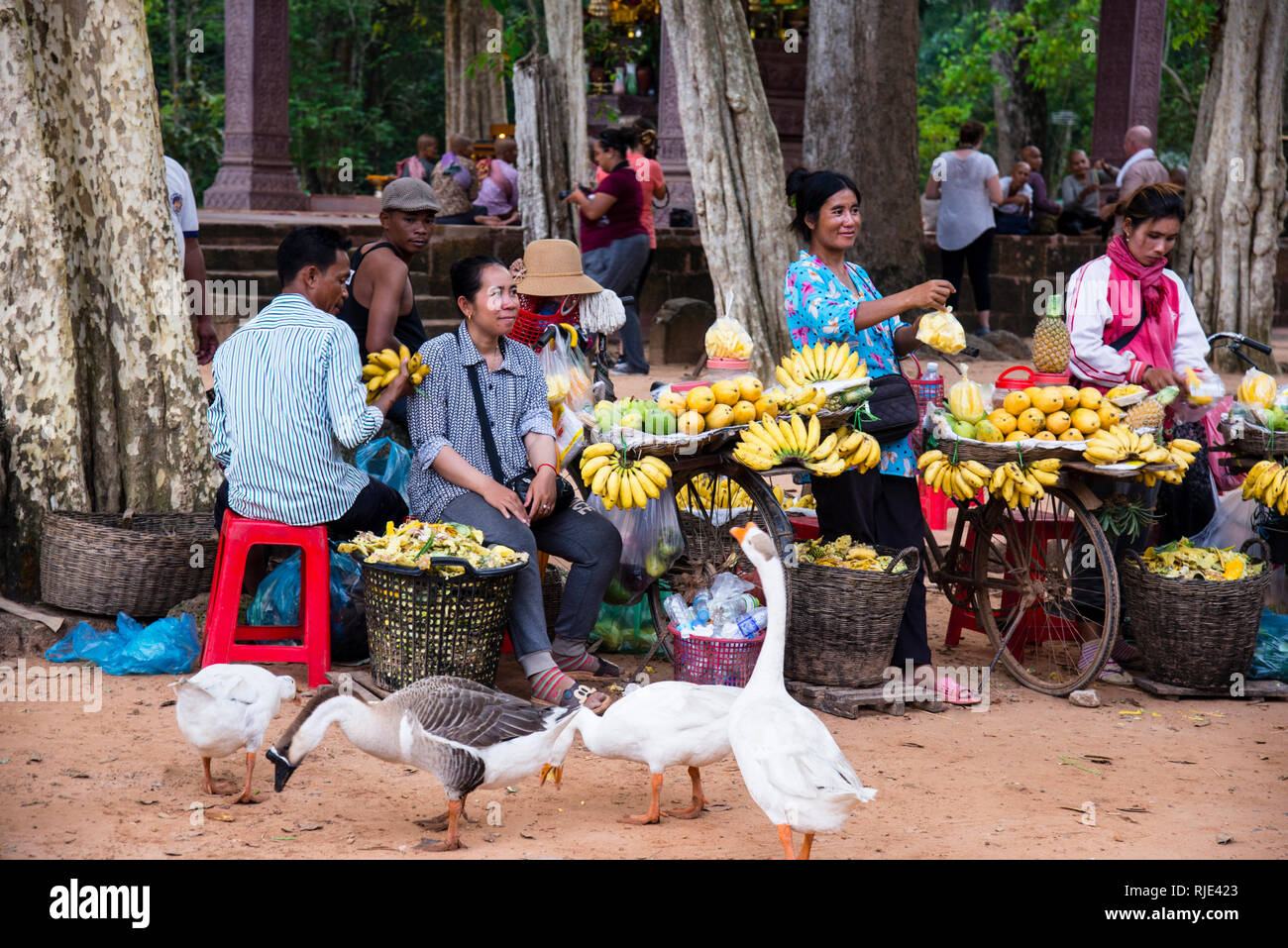Cambodian fruit vendors in Angkor Wat Stock Photo - Alamy