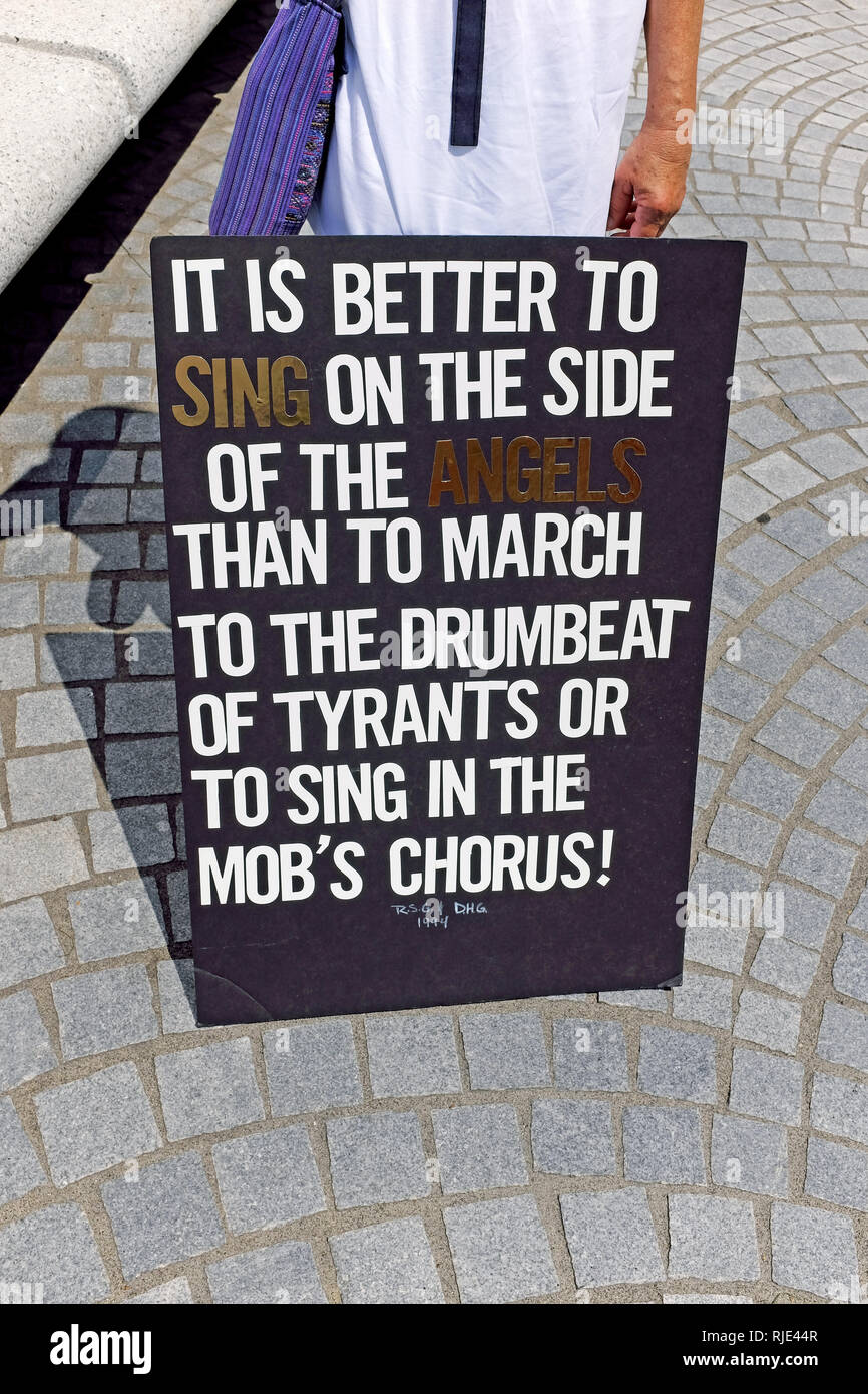 Us political division sign hi-res stock photography and images - Alamy