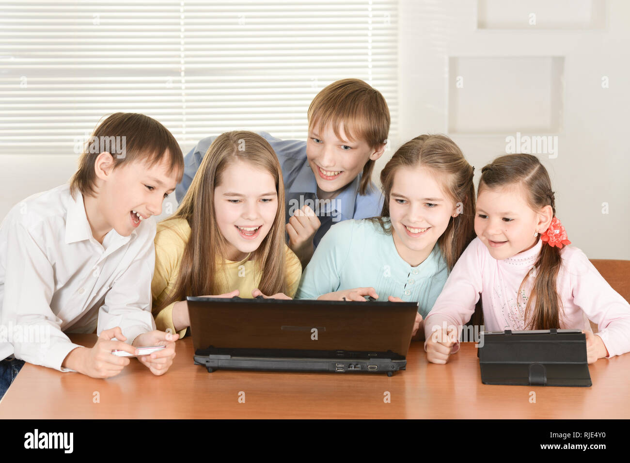 Digital devices modern hi-res stock photography and images - Alamy