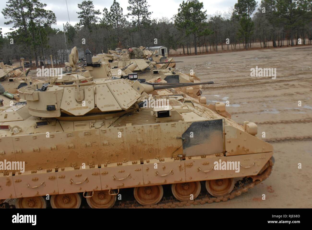 Soldiers from the North Carolina National Guard, 1-252nd Armor Regiment ...