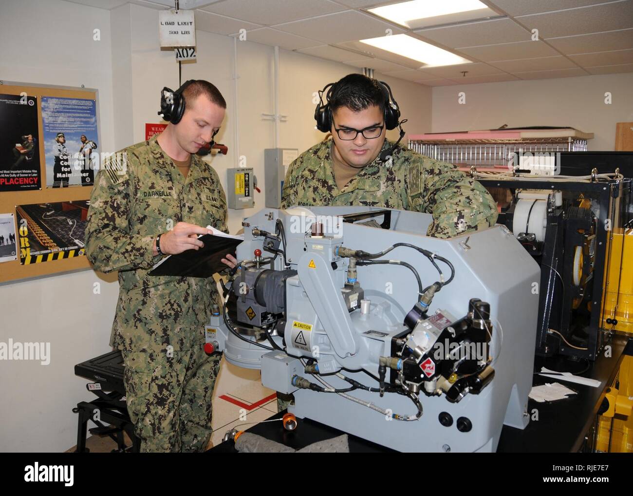 Avionics shop hi-res stock photography and images - Alamy