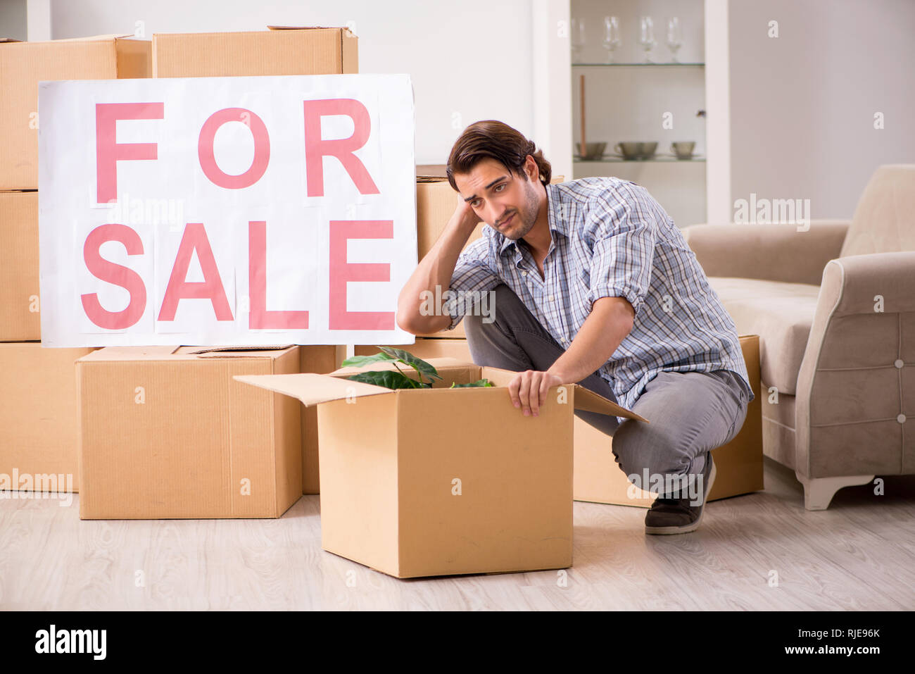 Moving out of home sad hi-res stock photography and images - Alamy