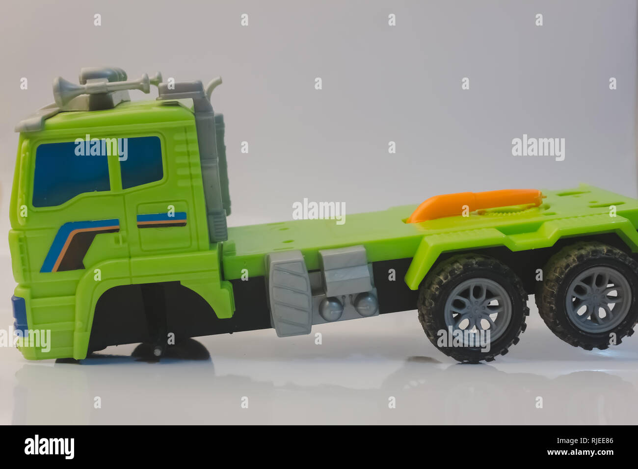 Child with broken toy hi-res stock photography and images - Alamy