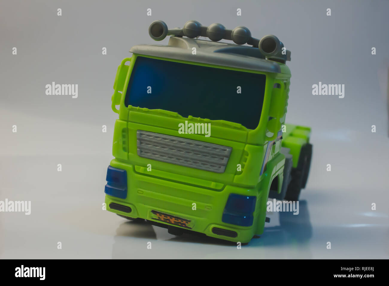 Child with broken toy hi-res stock photography and images - Alamy