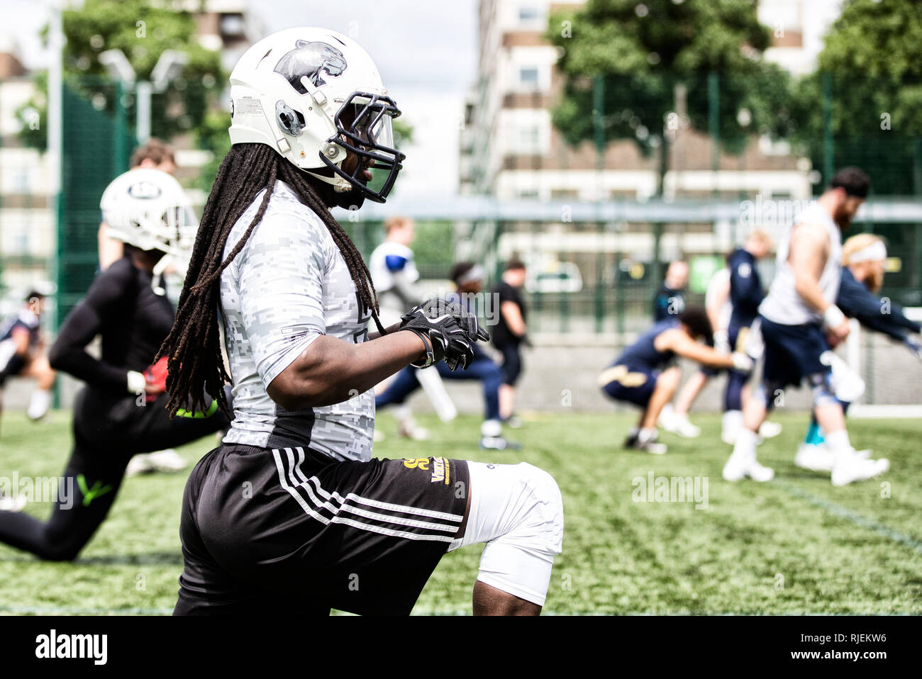 Uk American Football training as a team Stock Photo - Alamy