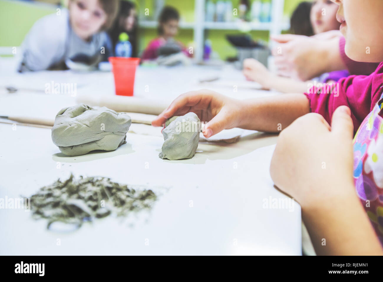 Pottery class children hi-res stock photography and images - Alamy