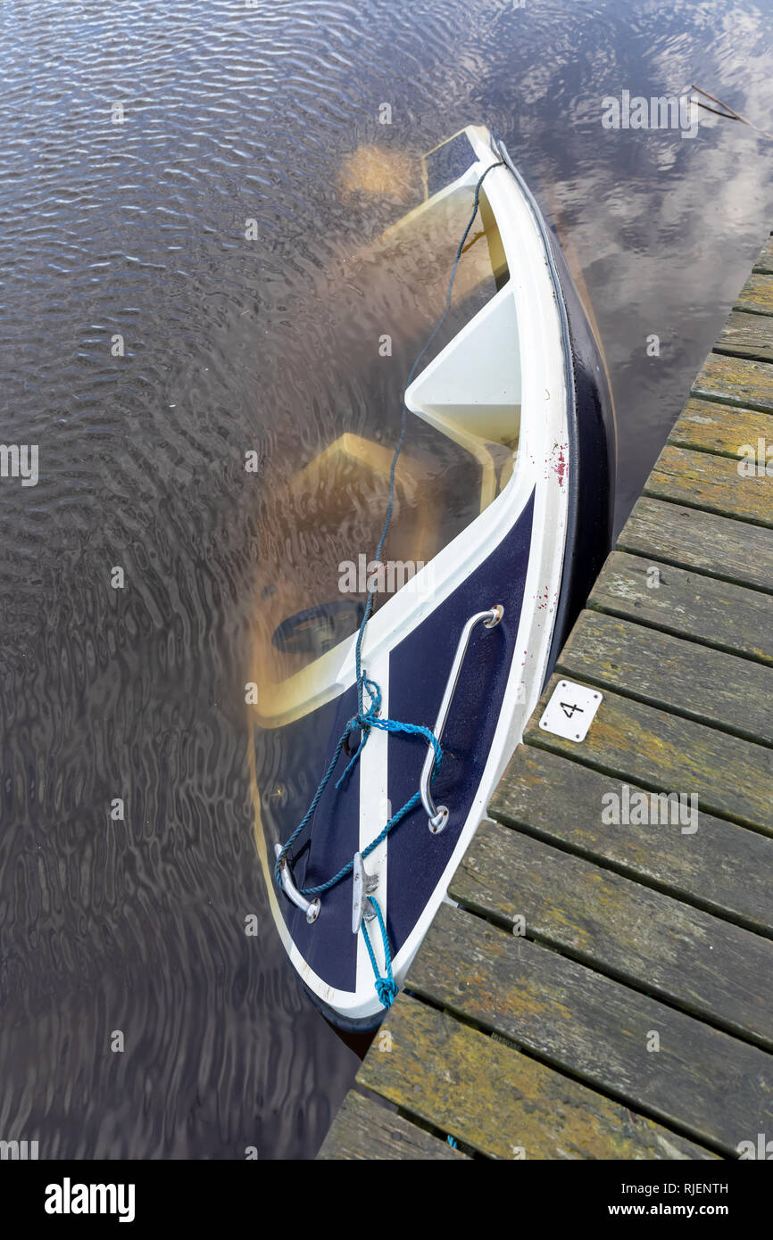 Sunk boat hi-res stock photography and images - Alamy