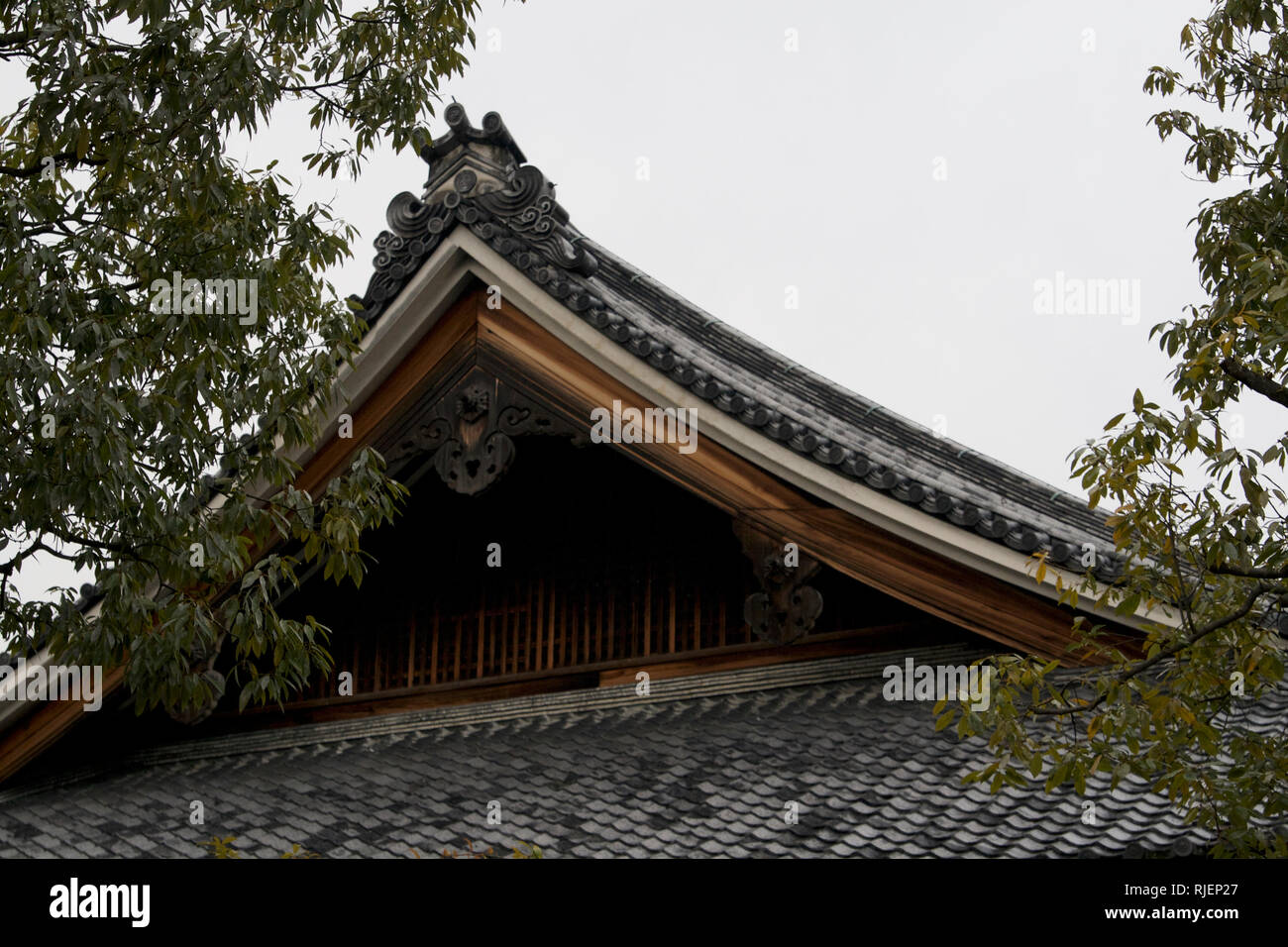 Japanese temple roof tiles hi-res stock photography and images - Alamy