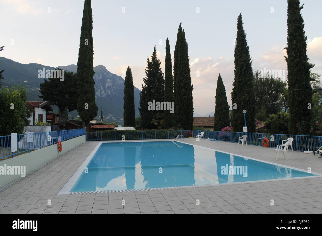 Empty outdoor swimming pool, public swimming pool Stock Photo - Alamy