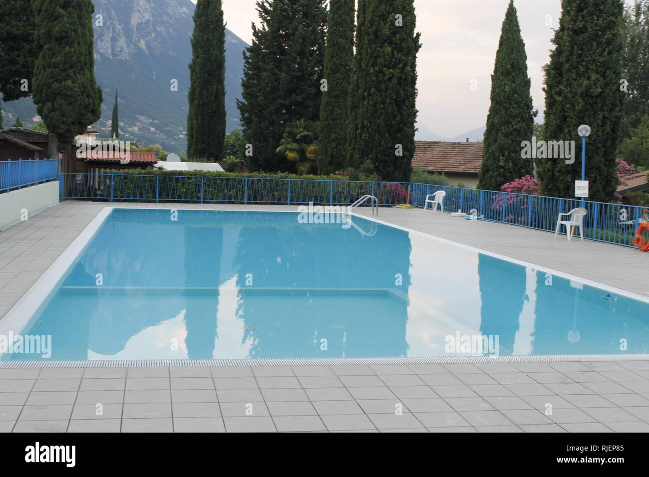 Empty outdoor swimming pool, public swimming pool Stock Photo - Alamy