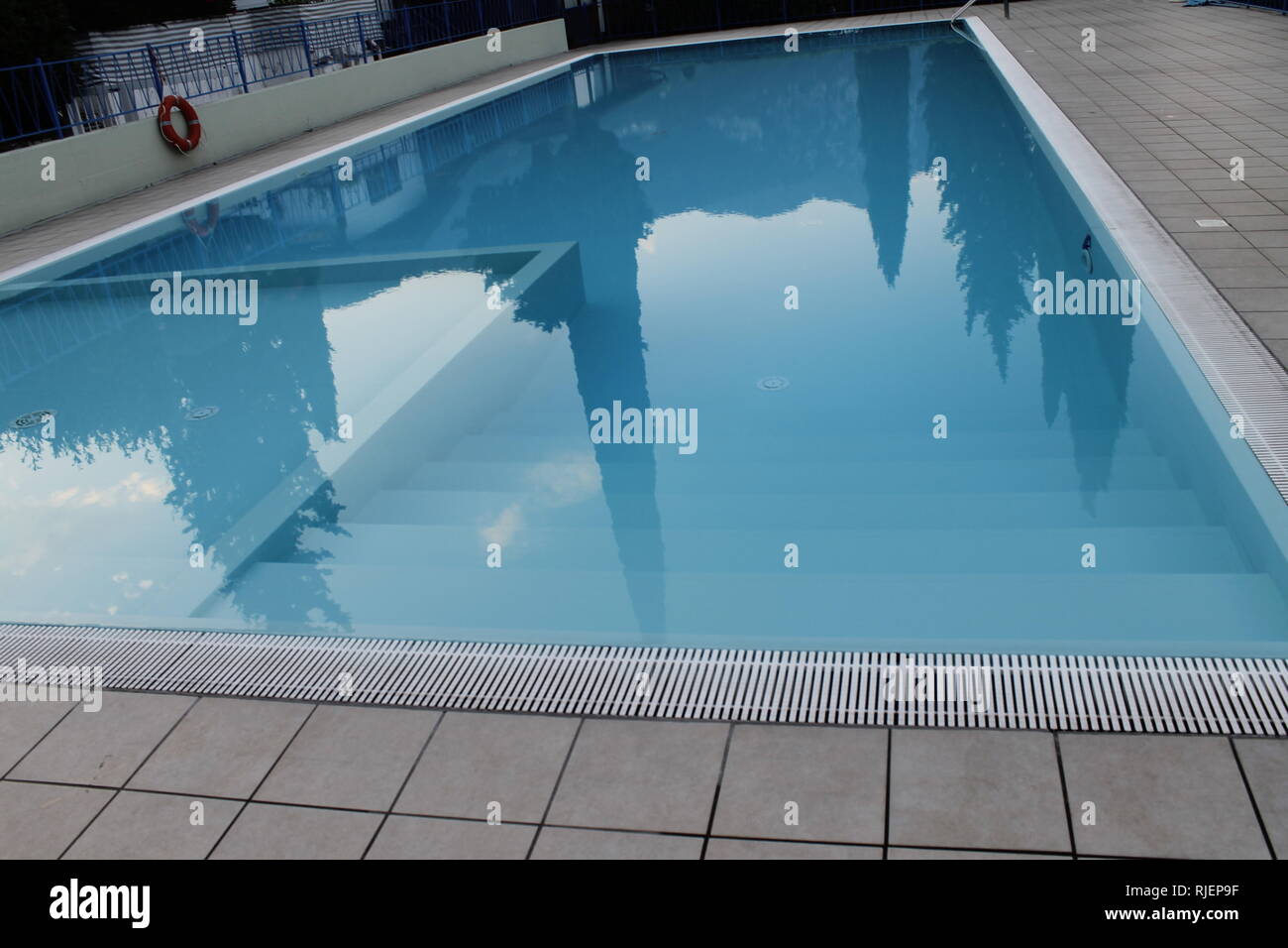 Empty outdoor swimming pool, public swimming pool Stock Photo - Alamy