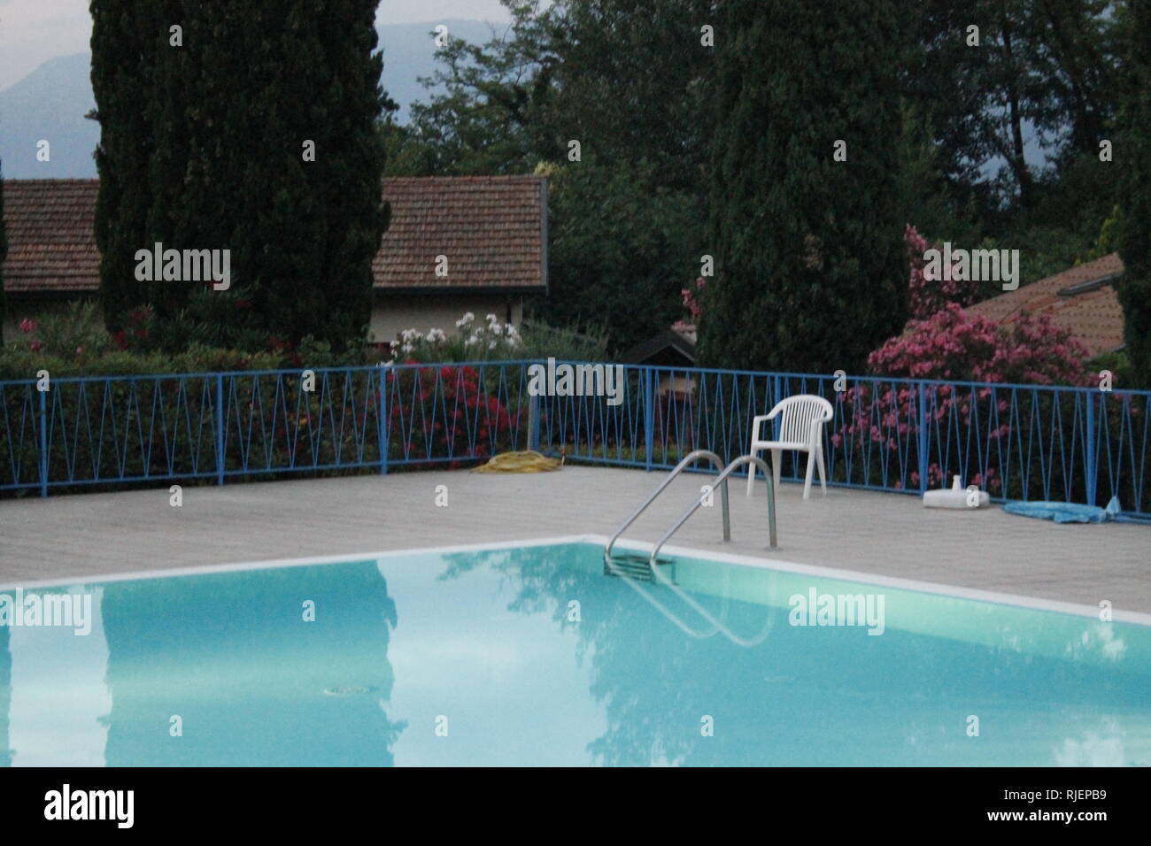 Empty outdoor swimming pool, public swimming pool Stock Photo - Alamy