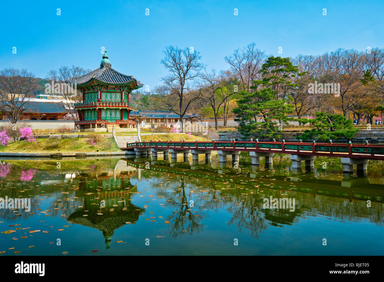 Hyangwonjeong Pavilion, Gyeongbokgung Palace, Seoul, South Korea Stock ...