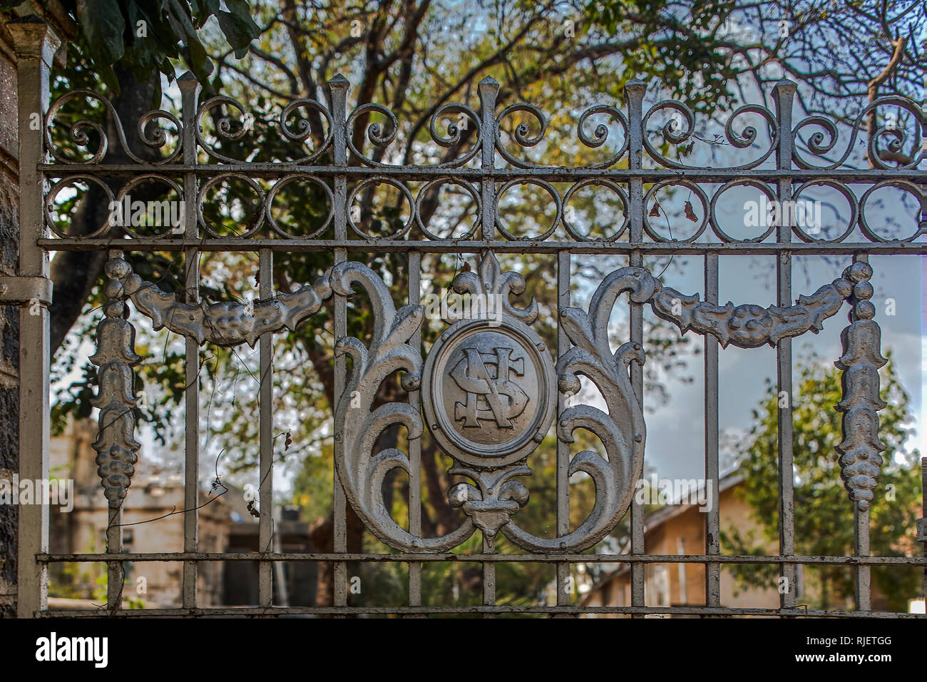 20 Feb 2007 Vintage rot iron compound DOOR deolali Near Nasik ...