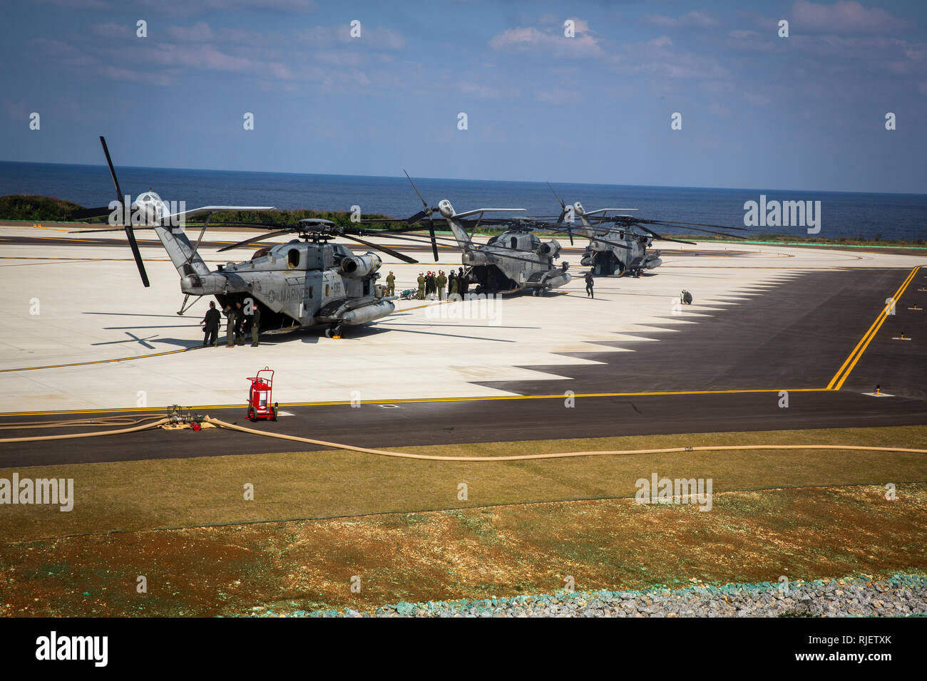 Marines perform Distributed STOVL Operations (DSO) with Marine Heavy ...