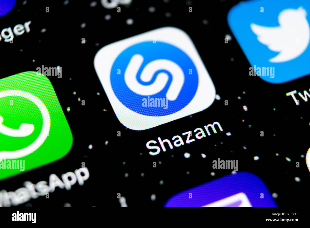 Shazam listening hi-res stock photography and images - Alamy