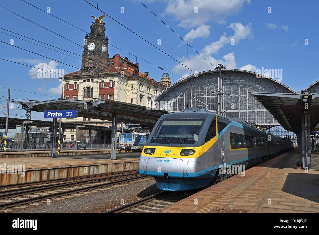 driving motor 681 007-1;class 680 pendolino train;CD;prague;czech ...