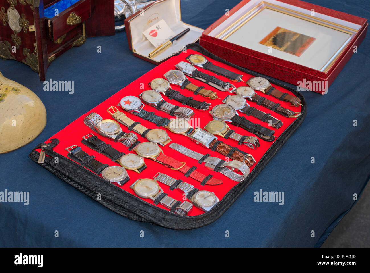 watches on market stall Stock Photo - Alamy