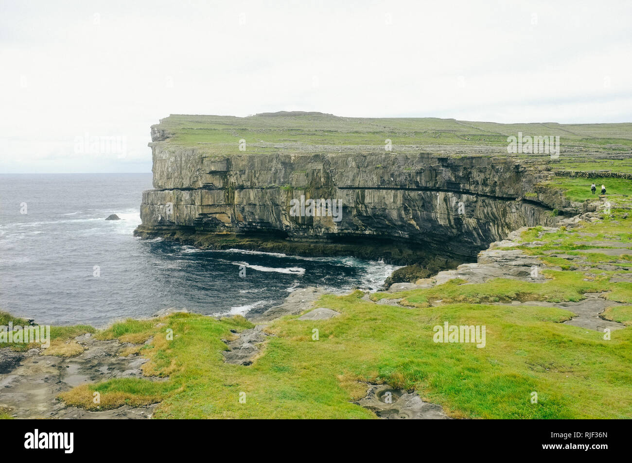 Sea cliffs aran islands hi-res stock photography and images - Alamy