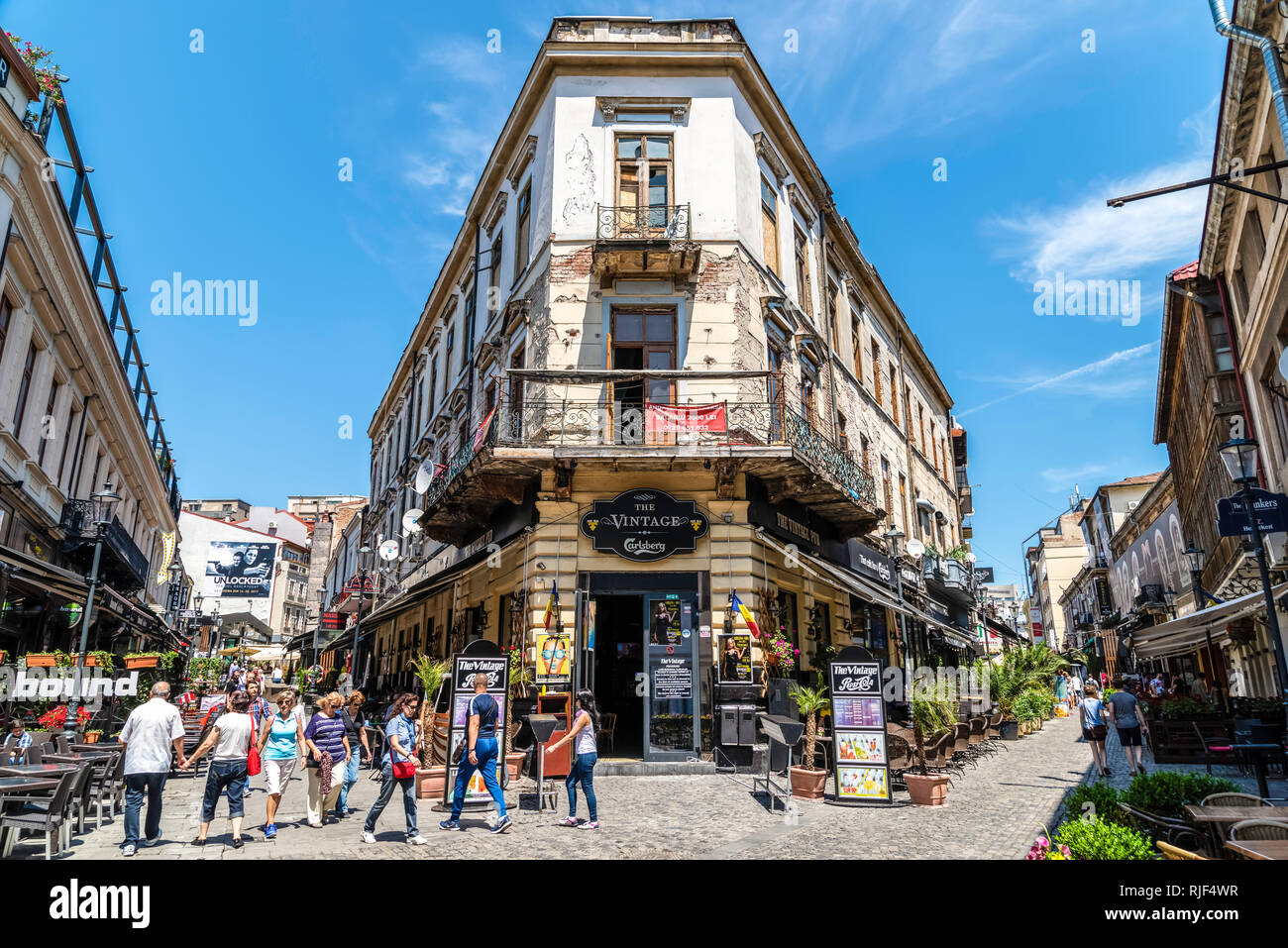BUCHAREST, ROMANIA - JUNE 05, 2017: Busy Downtown Bucharest City In ...