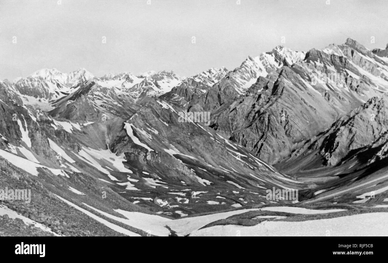 6000 meters Black and White Stock Photos & Images - Alamy