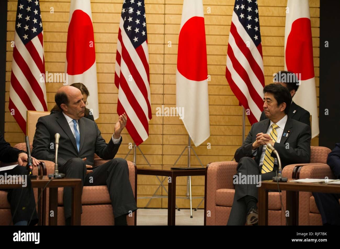 U s ambassador john v roos hi-res stock photography and images - Alamy