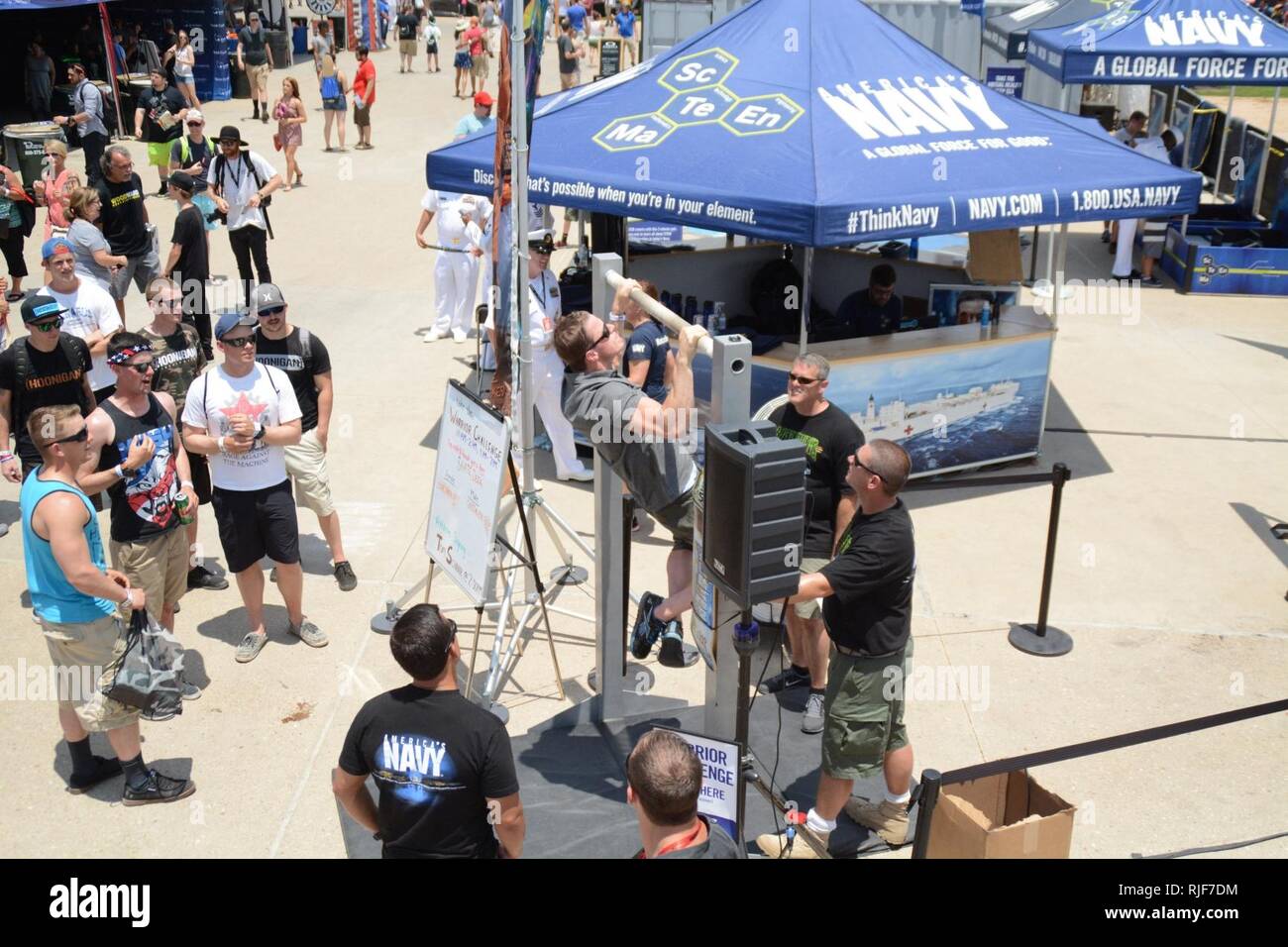 Navy pull up challenge hi-res stock photography and images - Alamy
