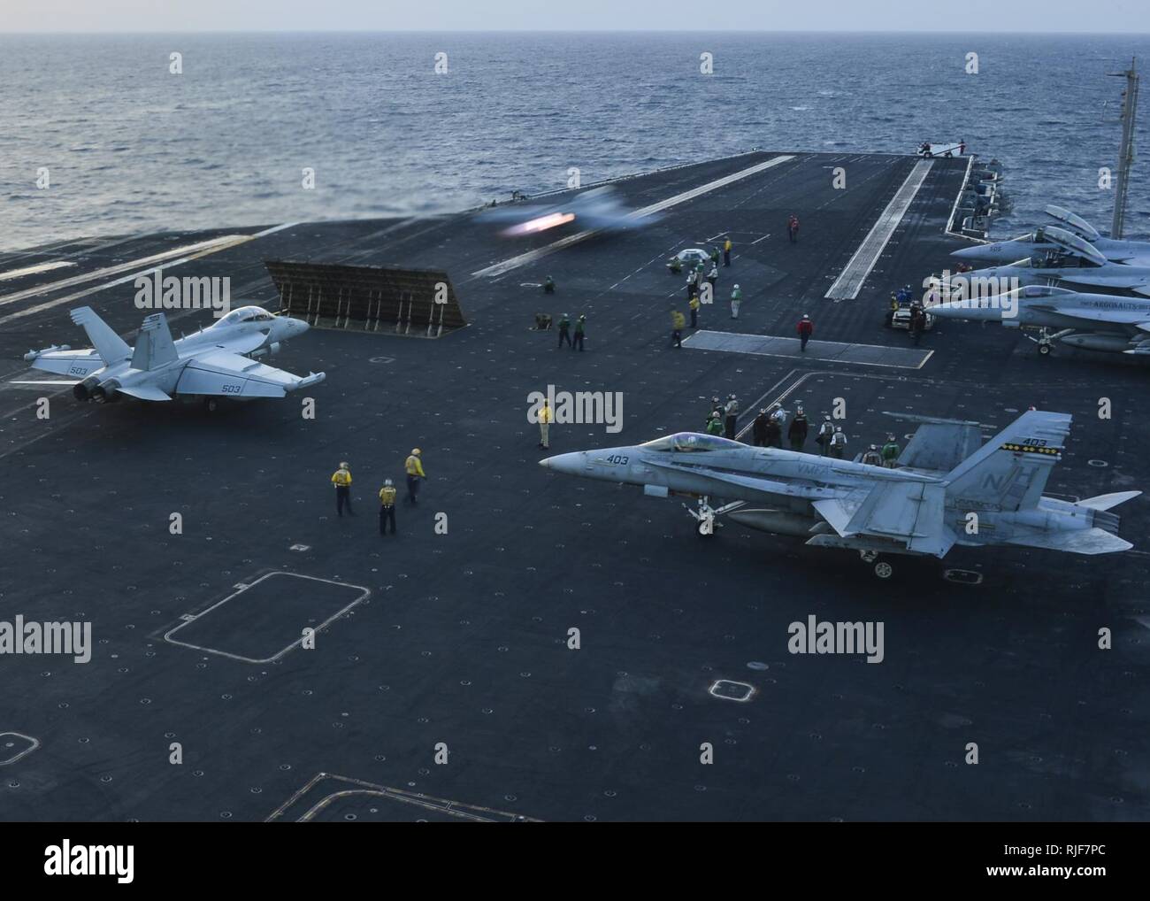 Uss nimitz hi-res stock photography and images - Alamy