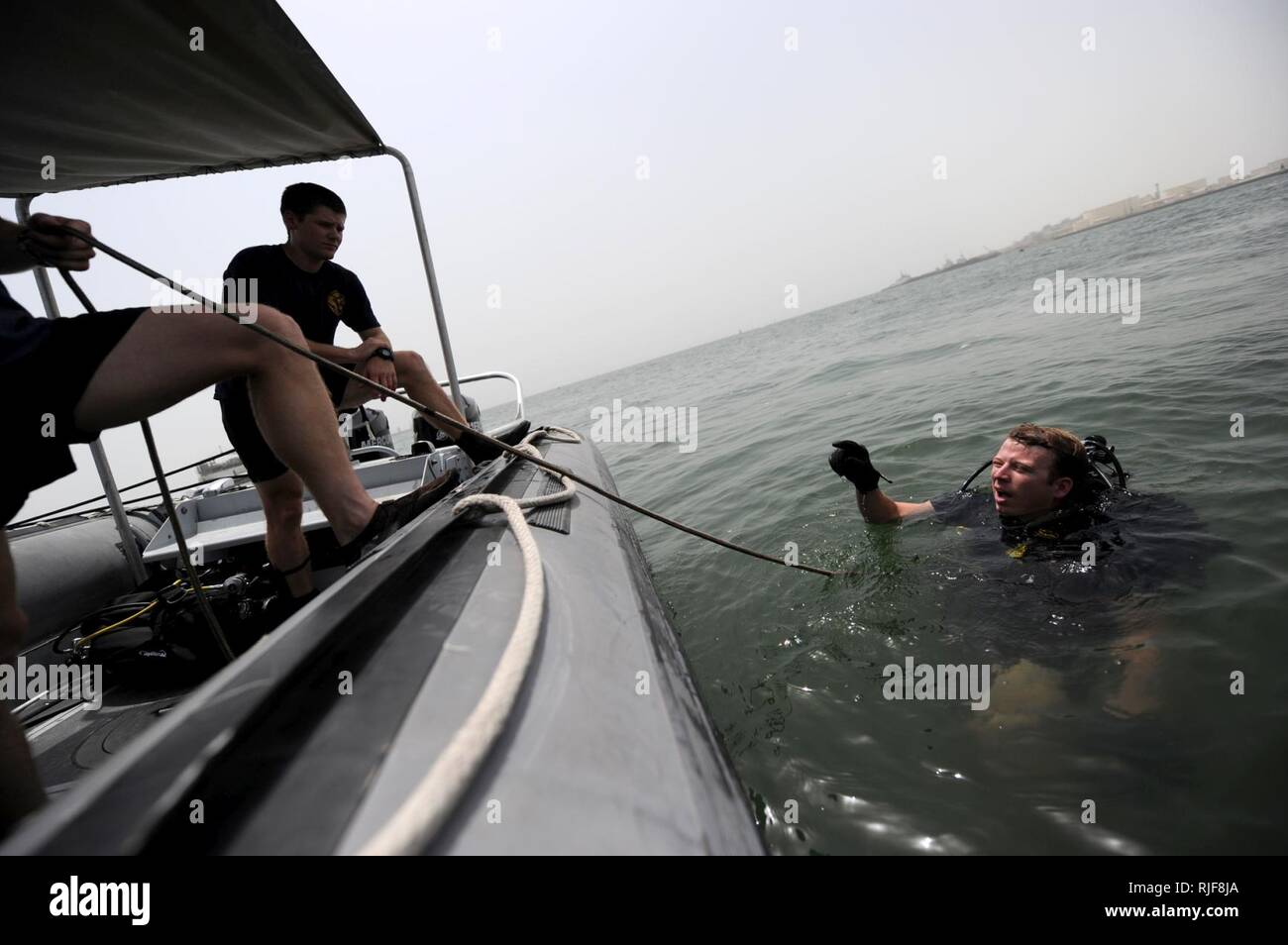 Petty Officer 2nd Class Justin Cavitt, a Navy diver assigned to Mobile ...