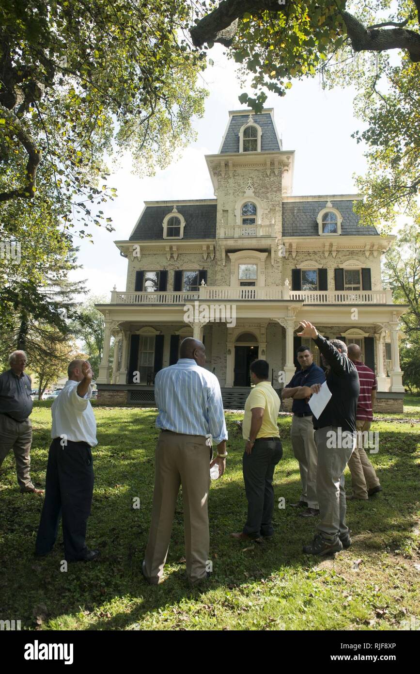 Arlington National Cemetery employees and National Park Service ...