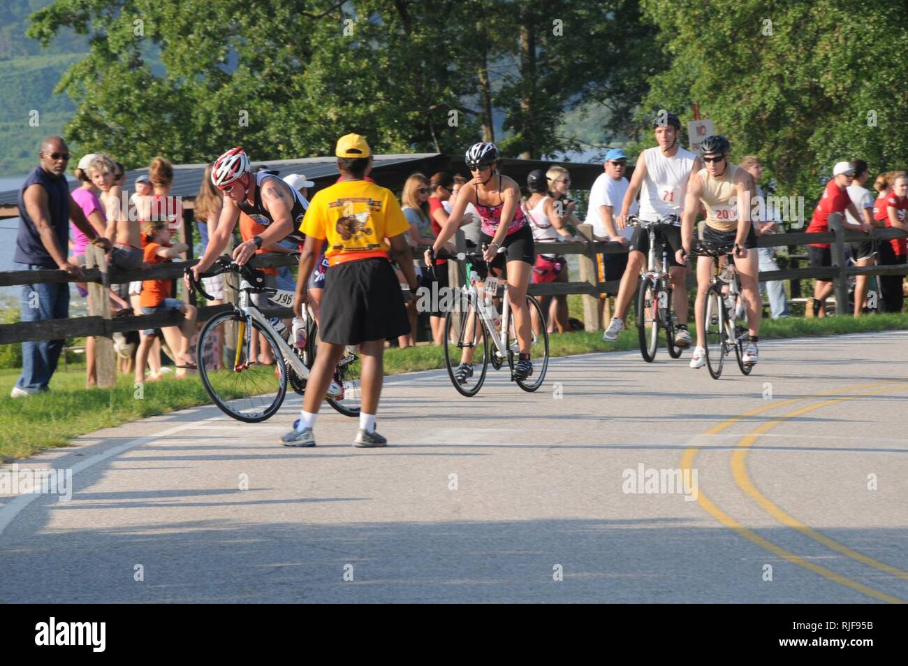 Civilians and Soldiers compete in the 2013 Fort Rucker Army Strong ...