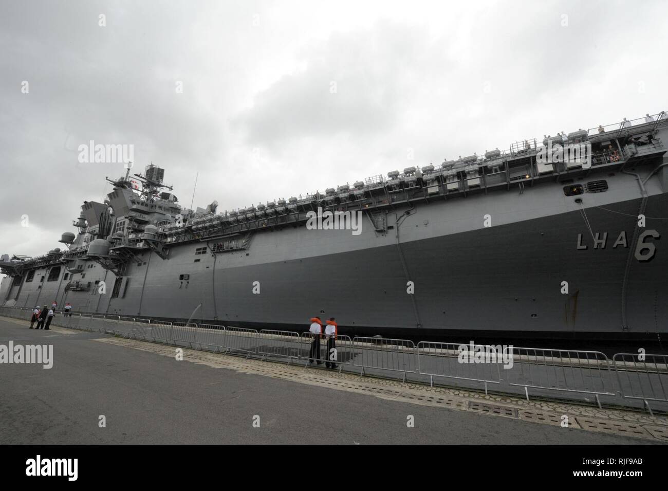 The future amphibious assault ship, USS America (LHA 6) prepares to ...