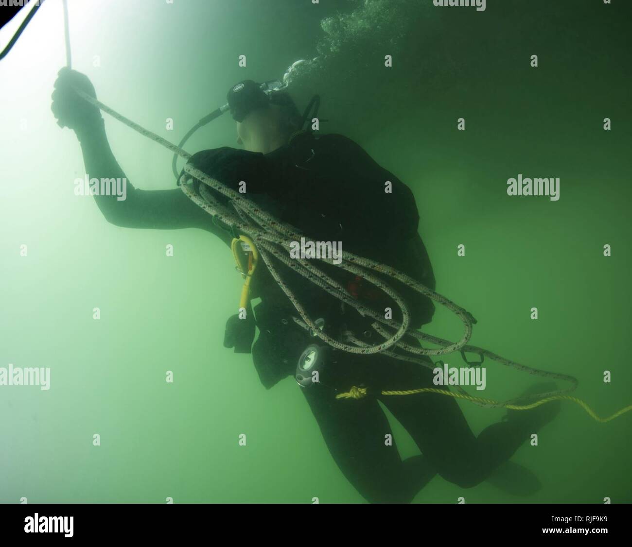 MINA SALMAN PIER, Bahrain (Jan. 30, 2013) Navy Diver 3rd Class David ...