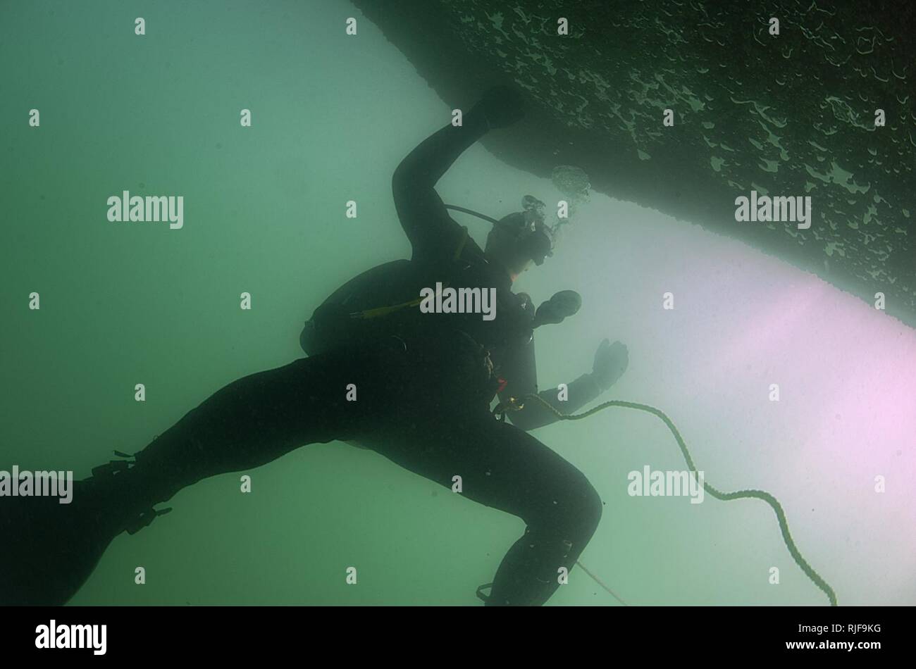 MINA SALMAN PIER, Bahrain (Feb. 05, 2013) Navy Diver 2nd Class Steven ...