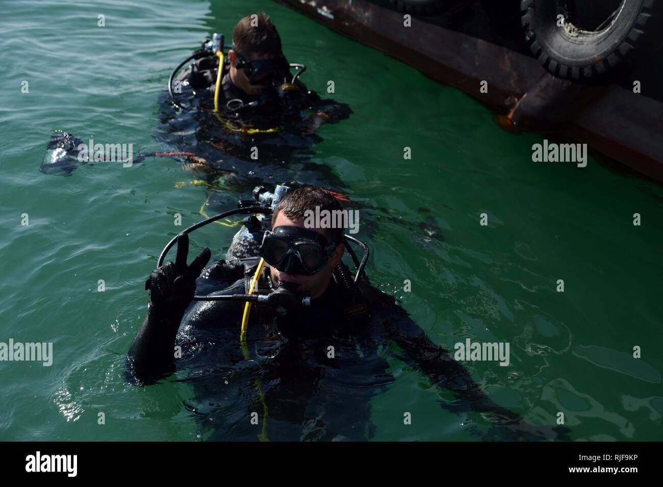 MINA SALMAN PIER, Bahrain (Feb. 05, 2013) Navy Diver 2nd Class Steven ...