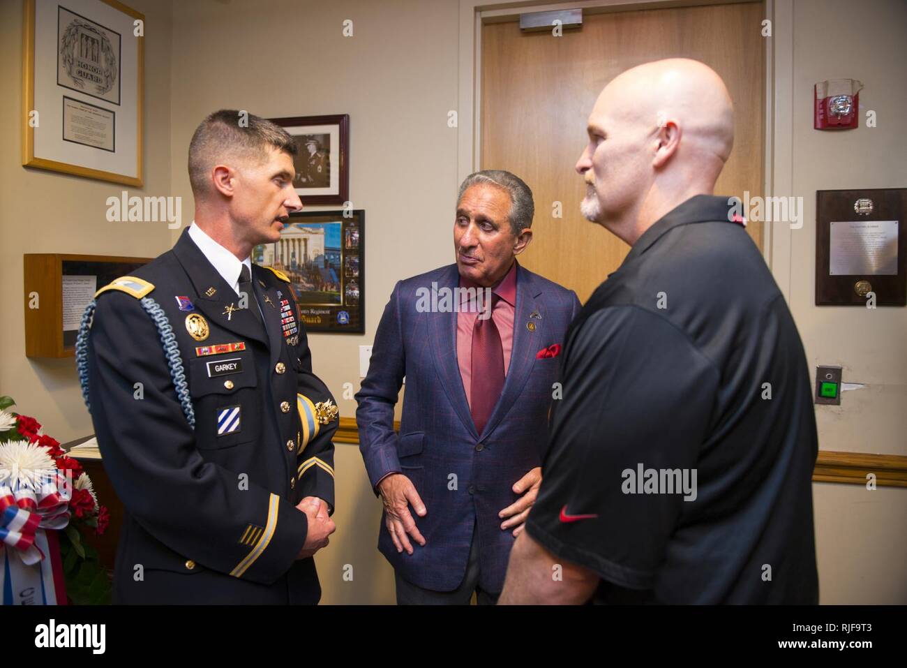 Members of the Atlanta Falcons front office lay a wreath at the Tomb of ...