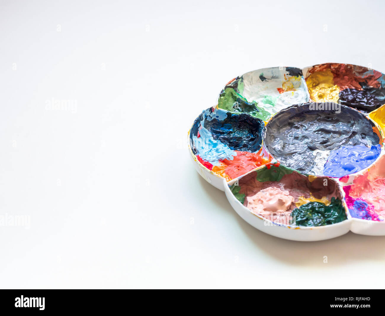 Many acrylic paint color in plastic white art palette isolate on white ...