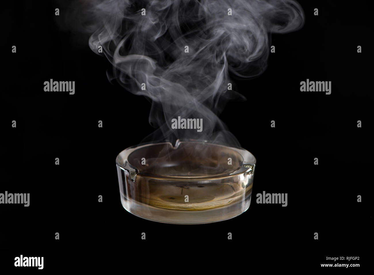 Ashtray ash pot hi-res stock photography and images - Alamy