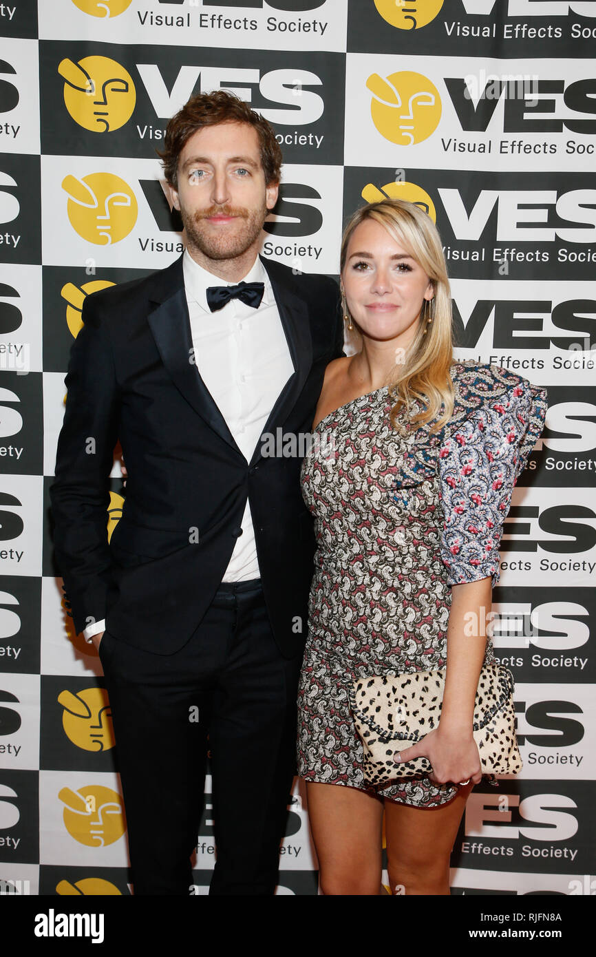 Actor Thomas Middleditch and wife Mollie Gates pose at the 17th annual ...
