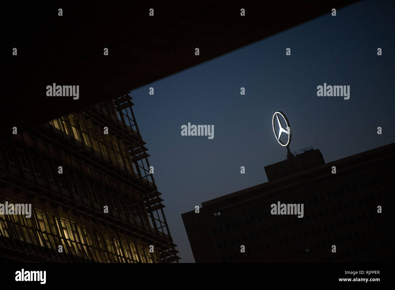 Stuttgart, Germany. 06th Feb, 2019. The Mercedes star shines on a ...