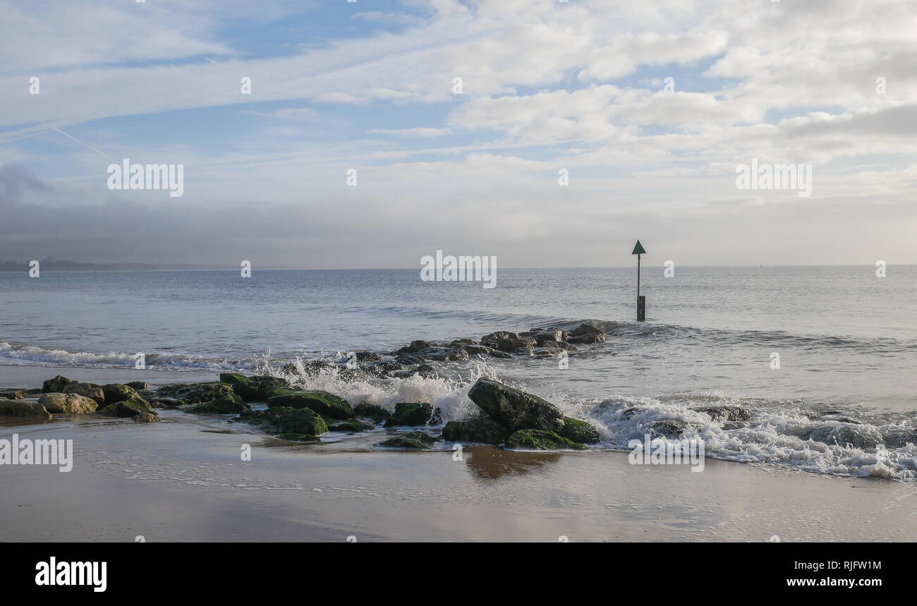 Wet flag stones hi-res stock photography and images - Alamy