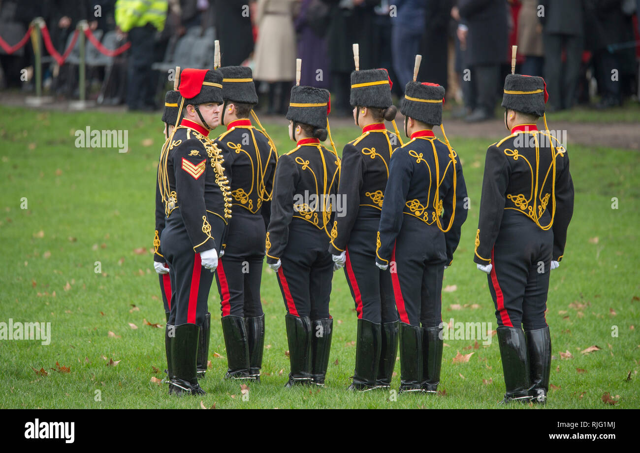 British army green uniform hi-res stock photography and images - Alamy