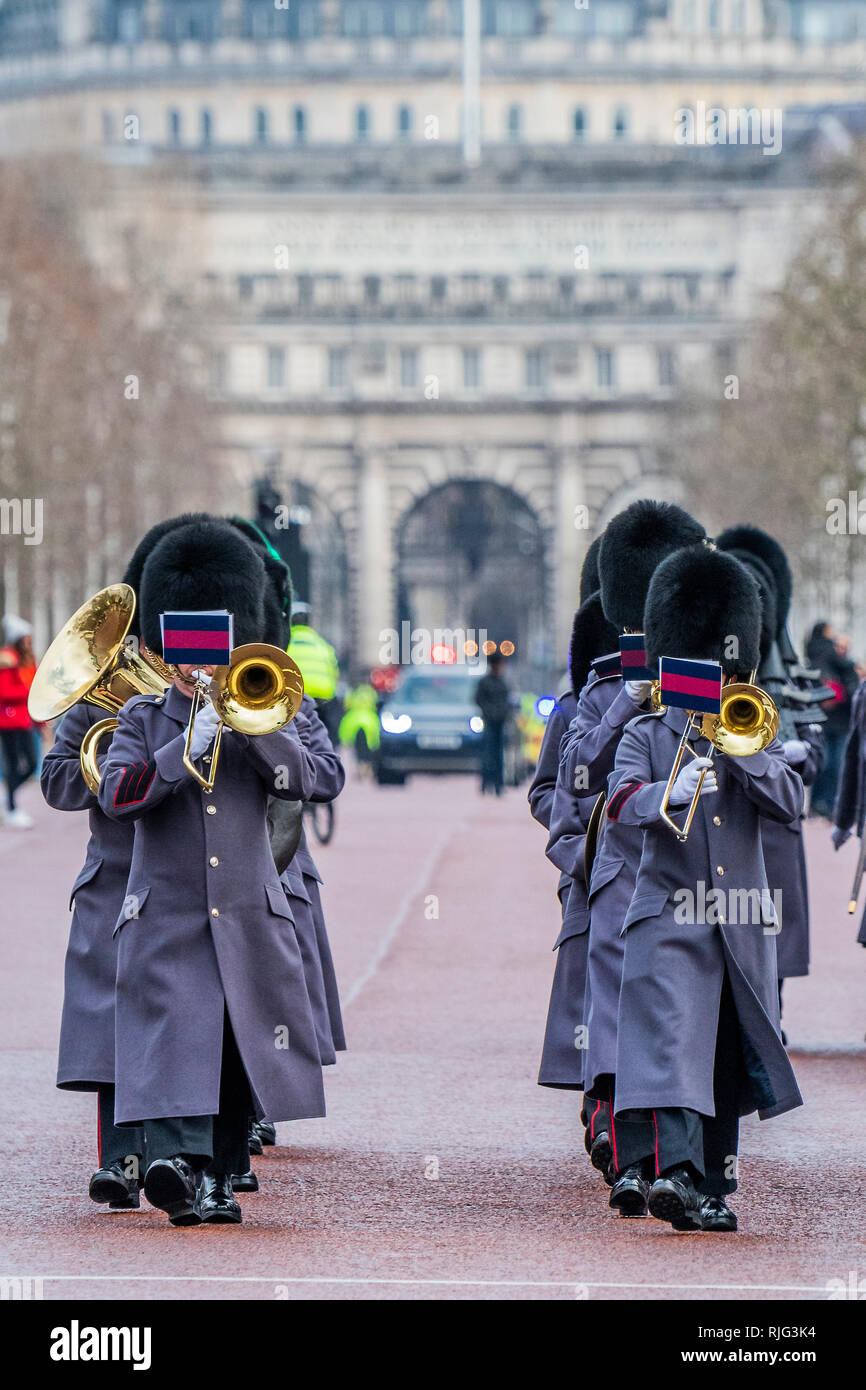 Majesty guard hi-res stock photography and images - Alamy
