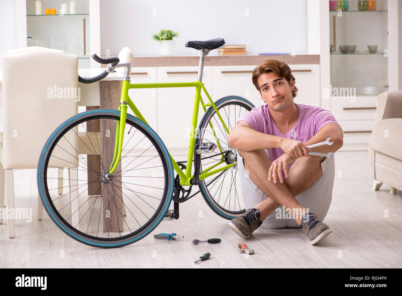 Man repairing his broken bicycle Stock Photo - Alamy