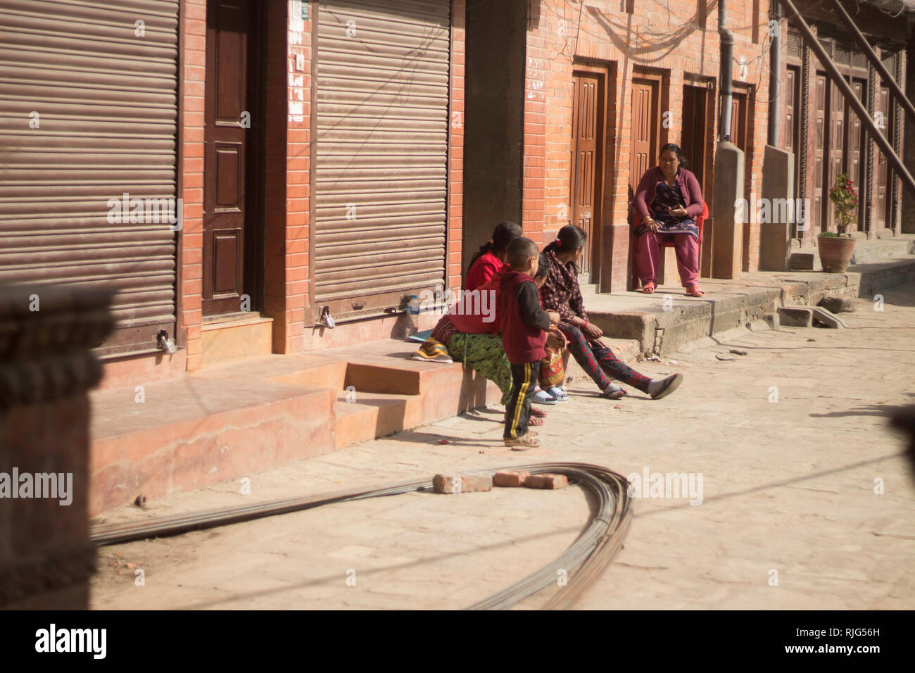 People resting and talking in the sun Stock Photo - Alamy