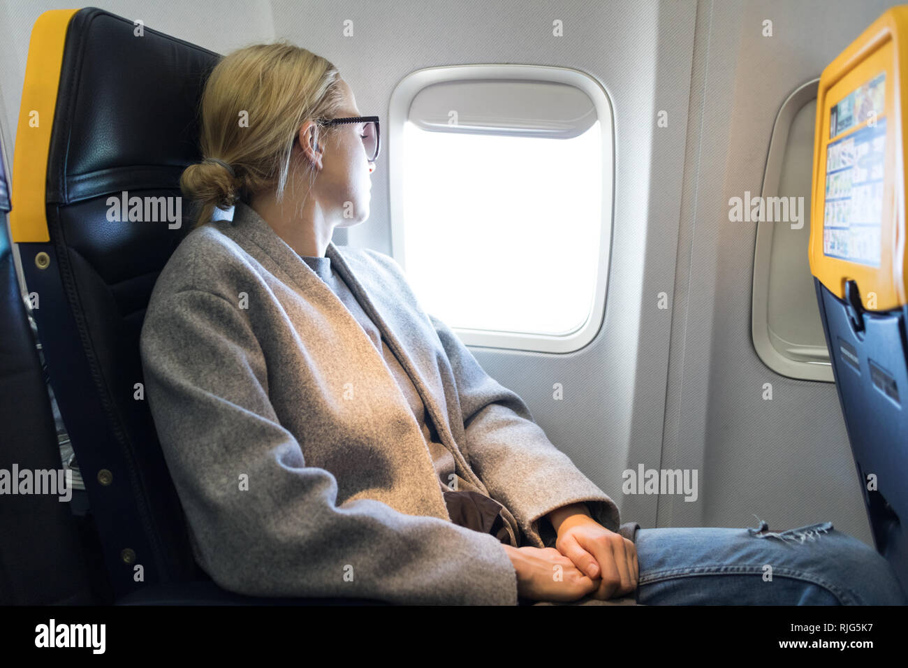 Airplane cabin window hi-res stock photography and images - Alamy