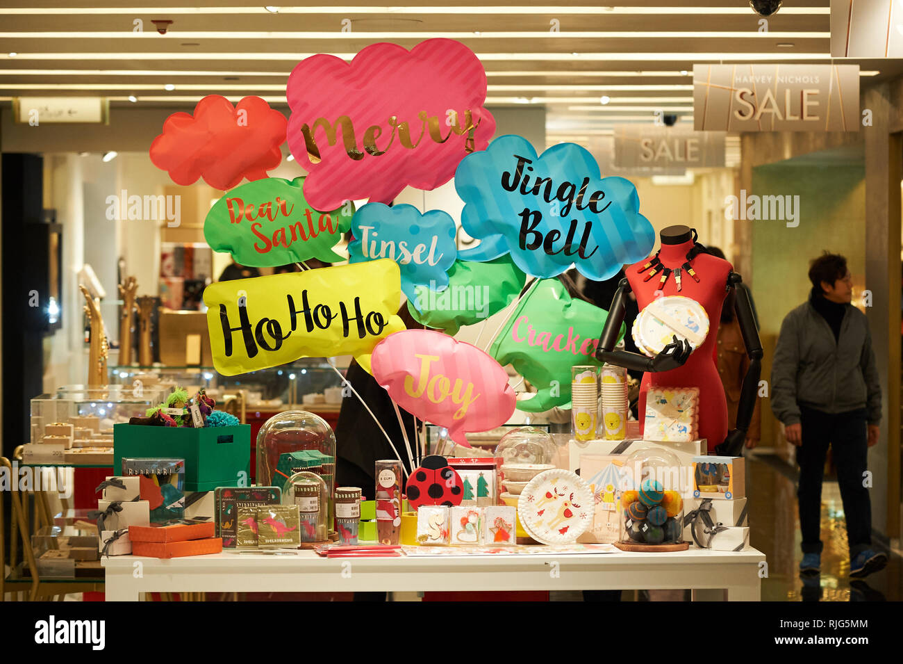 HONG KONG - DECEMBER 25, 2015: interior of store at shopping mall in ...