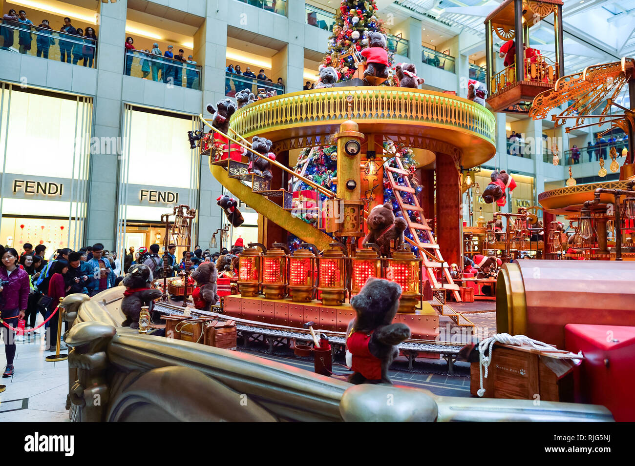 HONG KONG - DECEMBER 25, 2015: interior of the Landmark shopping mall ...