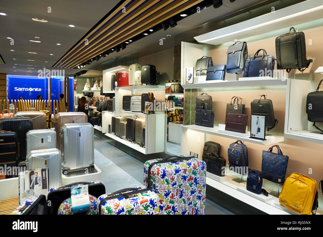HONG KONG - DECEMBER 25, 2015: interior of ifc shopping mall in Hong ...